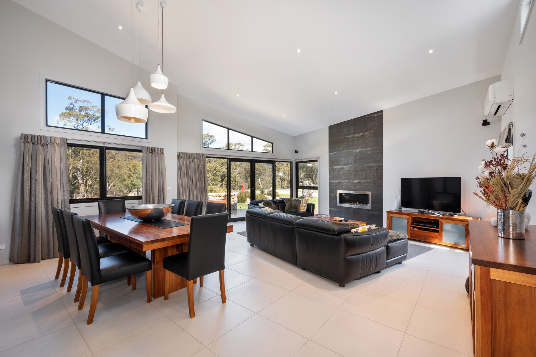 Luxurious, Immaculate Home with Attached Self-Contained Studio in Lake ...