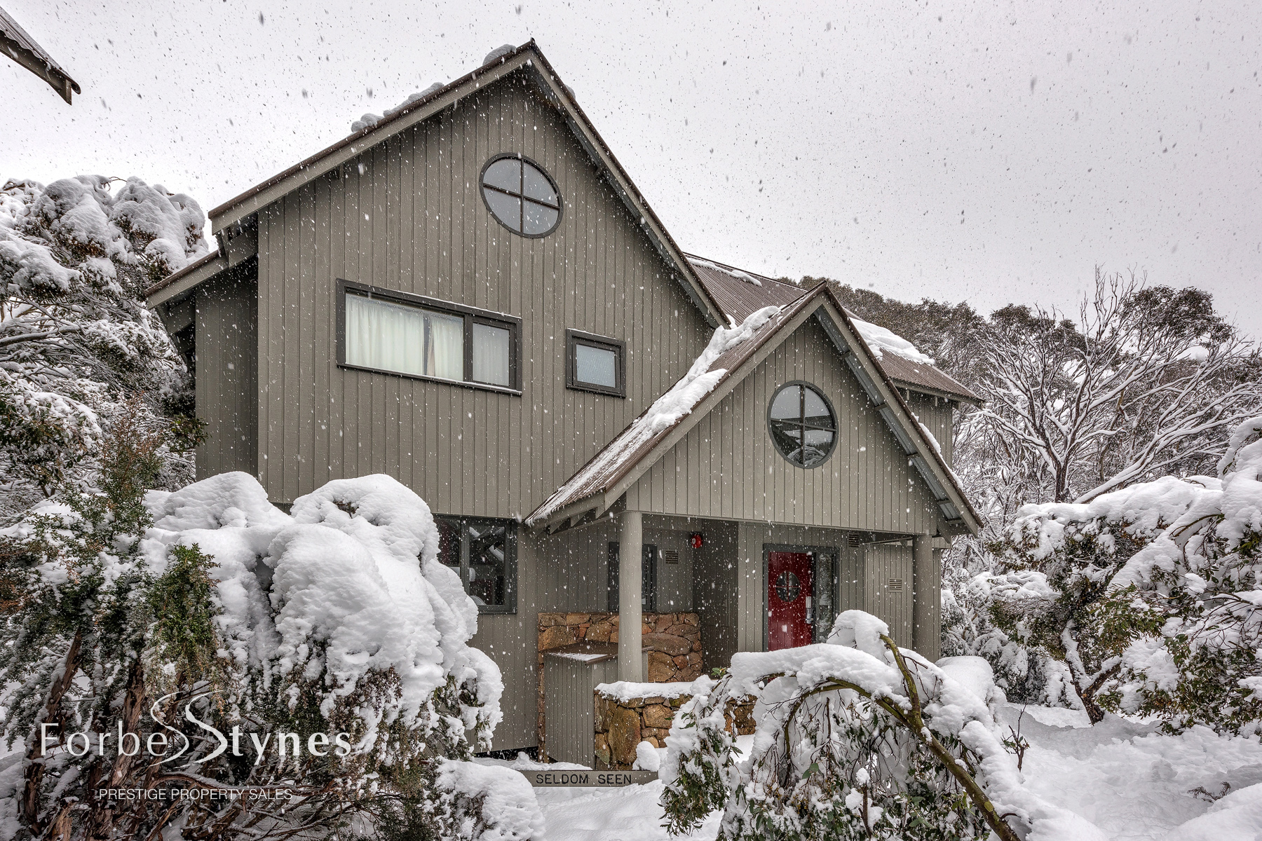 Seldom Seen, Woodridge - Three Bedroom + Loft Chalet - Guide: $1.55m ...