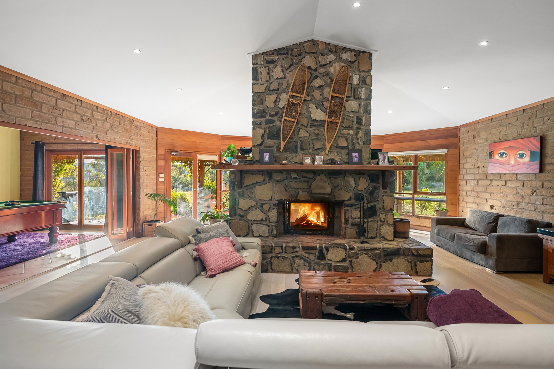 Dual Occupancy Grand 5 bedroom home - Elevated at 1260m - Forbes Stynes ...