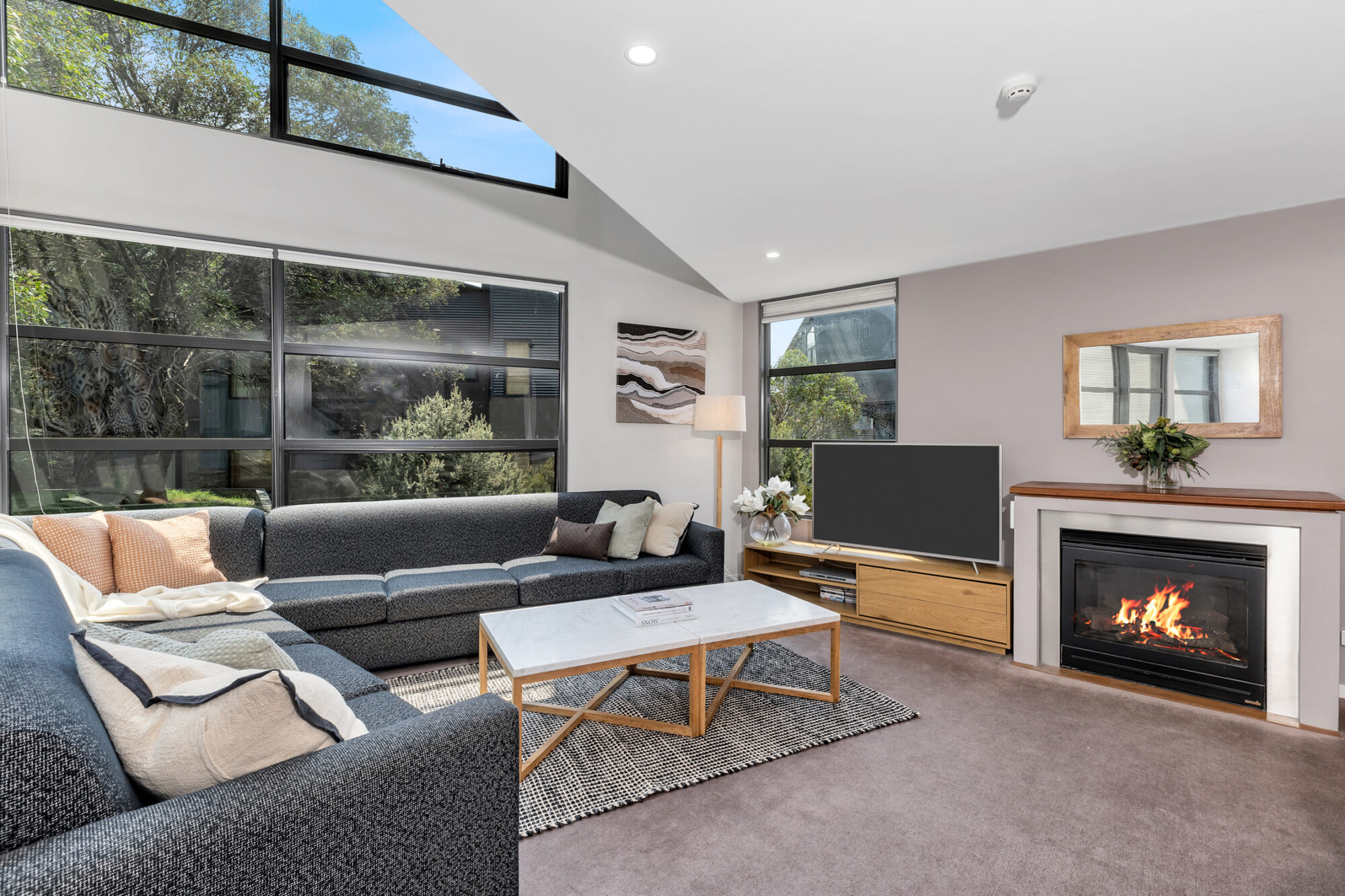 Luxurious Thredbo Chalet: Pilot 4 with Gunbarrel Views - 2 Chimneys Way ...