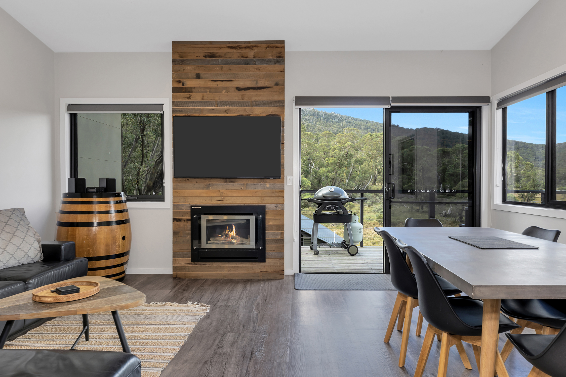 Luxury Lake Crackenback Views: As New, Two-Level Retreat with Northeast ...