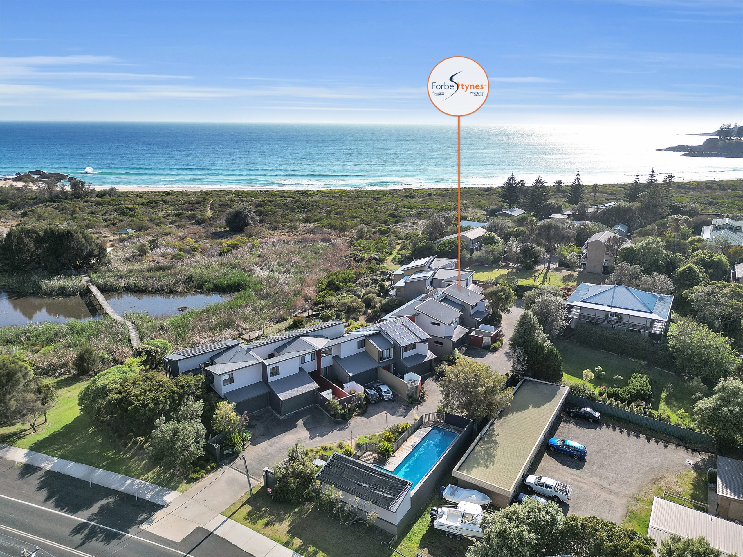 Exquisite Beach Reserve Setting + Architect Designed Townhouse - 6/15 ...